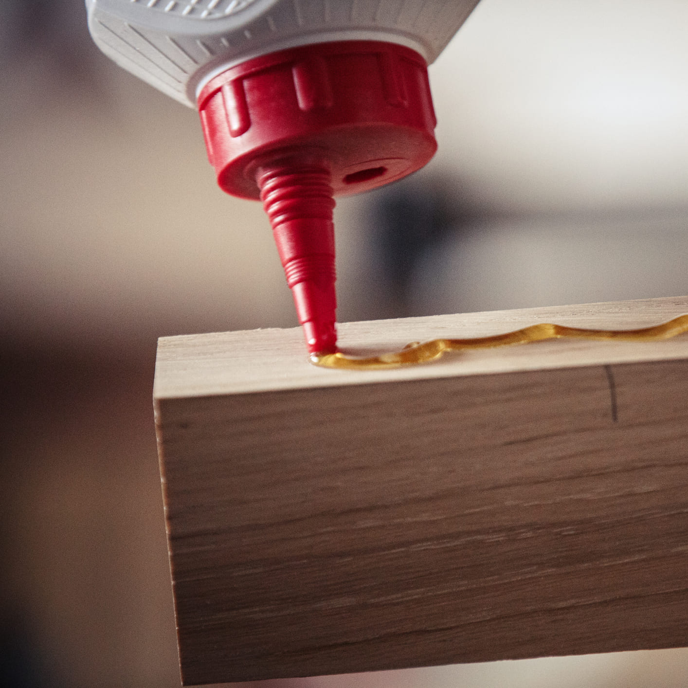 Glues for furniture mounting and assembly - PVA vinyl and polyurethane ...